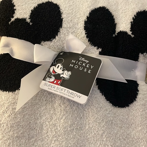 Disney | Bedding | Disney Mickey Mouse Throw Black And White With ...
